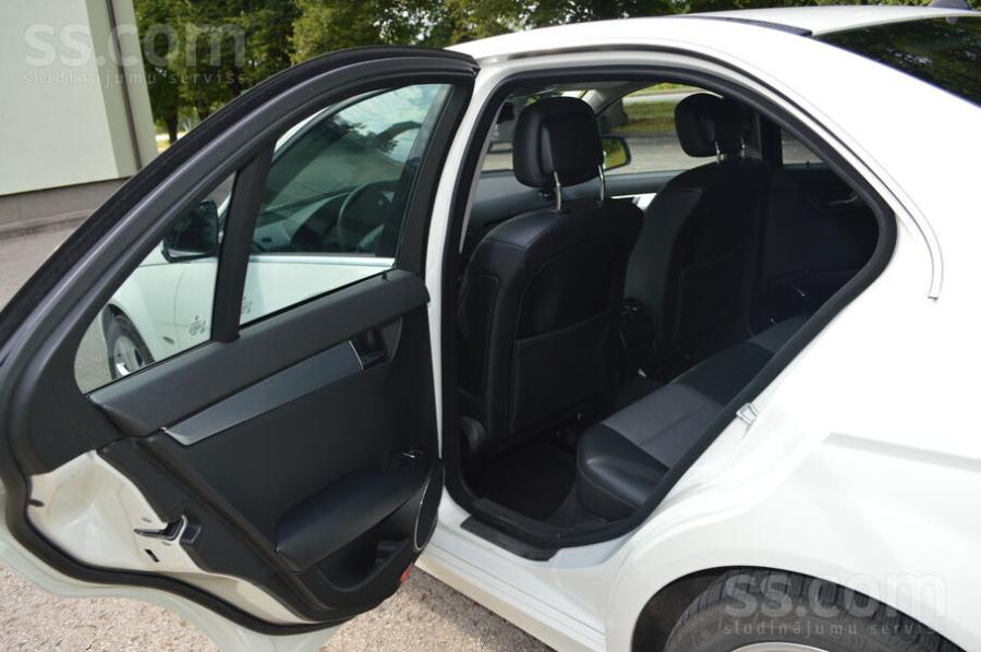 Balts Mercedes-Benz c-320 2007 Cēsis, ar dzinēja tilpumu 3.00 L un nobraukumu 356 tūkst. km par 4600 €, foto 9 vietnē AUTOMOTO.COM.LV