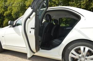 Balts Mercedes-Benz c-320 2007 Cēsis, ar dzinēja tilpumu 3.00 L un nobraukumu 356 tūkst. km par 4600 €, foto 10 vietnē AUTOMOTO.COM.LV