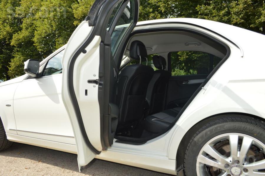 Balts Mercedes-Benz c-320 2007 Cēsis, ar dzinēja tilpumu 3.00 L un nobraukumu 356 tūkst. km par 4600 €, foto 10 vietnē AUTOMOTO.COM.LV