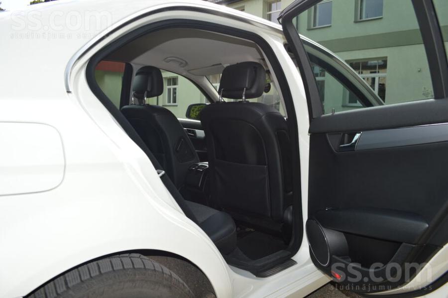 Balts Mercedes-Benz c-320 2007 Cēsis, ar dzinēja tilpumu 3.00 L un nobraukumu 356 tūkst. km par 4600 €, foto 13 vietnē AUTOMOTO.COM.LV