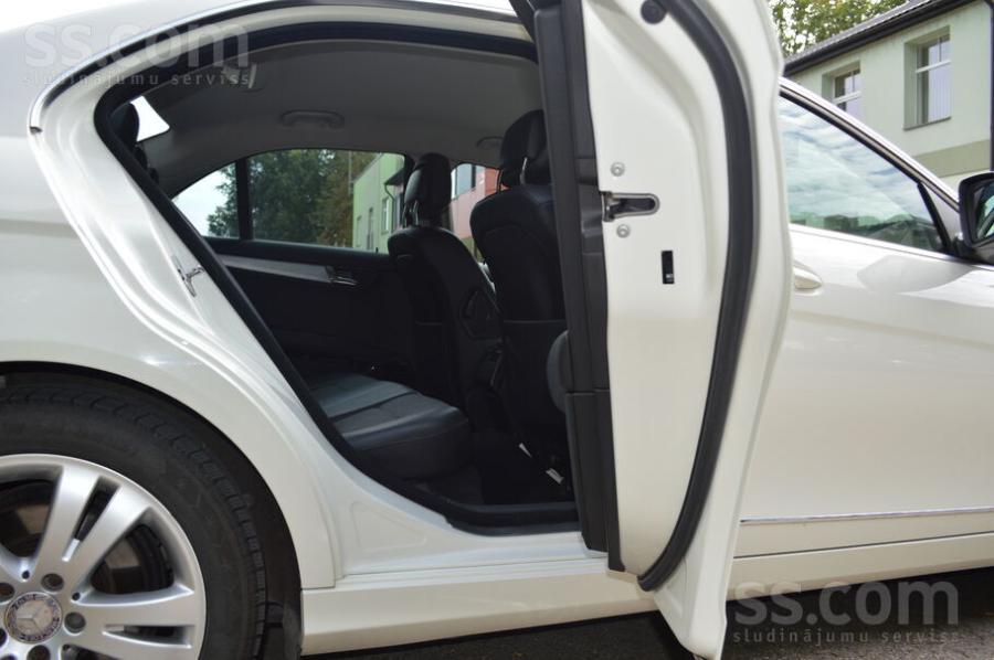 Balts Mercedes-Benz c-320 2007 Cēsis, ar dzinēja tilpumu 3.00 L un nobraukumu 356 tūkst. km par 4600 €, foto 14 vietnē AUTOMOTO.COM.LV