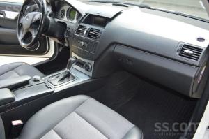 Balts Mercedes-Benz c-320 2007 Cēsis, ar dzinēja tilpumu 3.00 L un nobraukumu 356 tūkst. km par 4600 €, foto 18 vietnē AUTOMOTO.COM.LV