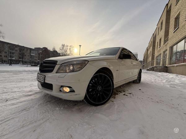 Balts Mercedes-Benz c-320 2008 Alīta, ar dzinēja tilpumu 2.99 L un nobraukumu 436 tūkst. km par 5000 €, foto 1 vietnē AUTOMOTO.COM.LV