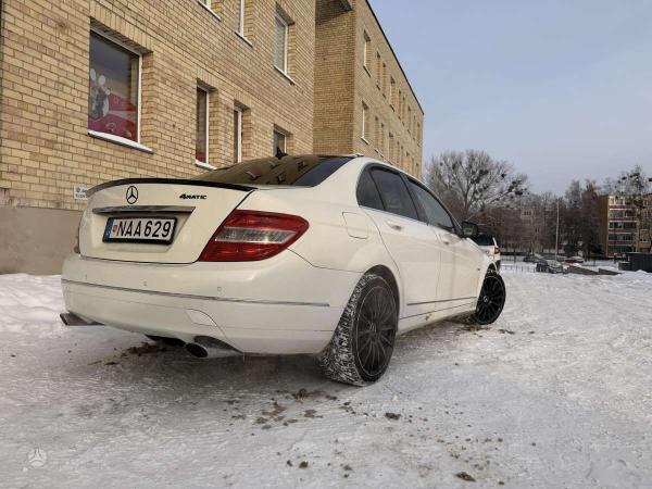 Balts Mercedes-Benz c-320 2008 Alīta, ar dzinēja tilpumu 2.99 L un nobraukumu 436 tūkst. km par 5000 €, foto 4 vietnē AUTOMOTO.COM.LV