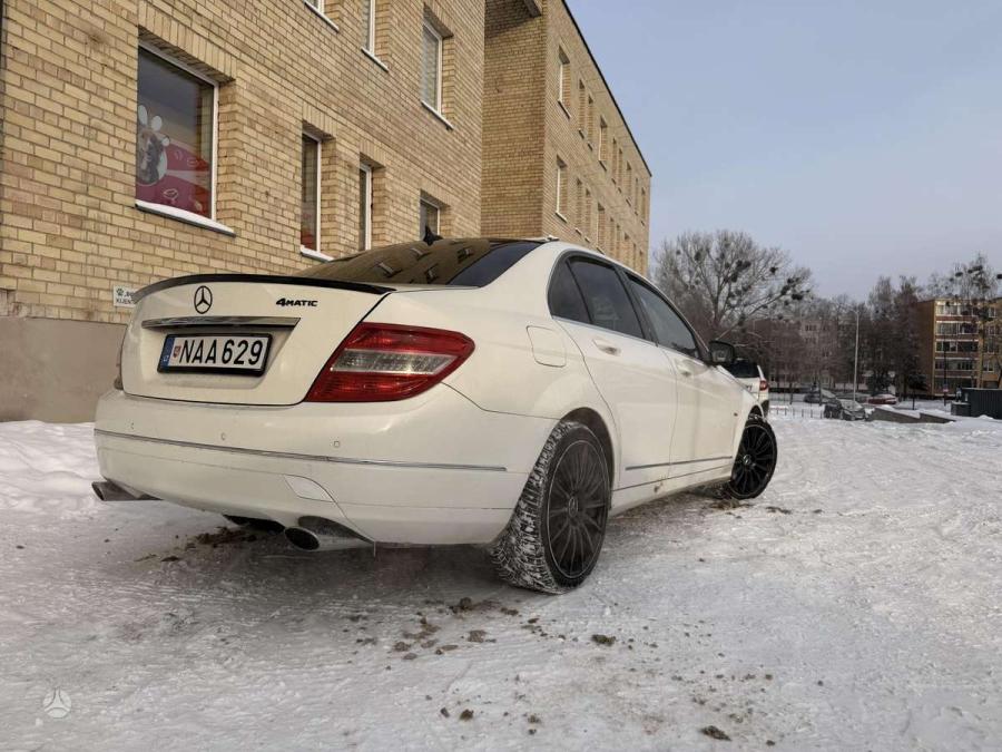Balts Mercedes-Benz c-320 2008 Alīta, ar dzinēja tilpumu 2.99 L un nobraukumu 436 tūkst. km par 5000 €, foto 4 vietnē AUTOMOTO.COM.LV