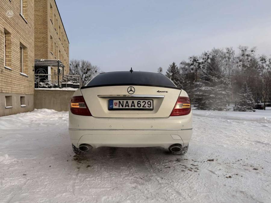 Balts Mercedes-Benz c-320 2008 Alīta, ar dzinēja tilpumu 2.99 L un nobraukumu 436 tūkst. km par 5000 €, foto 6 vietnē AUTOMOTO.COM.LV