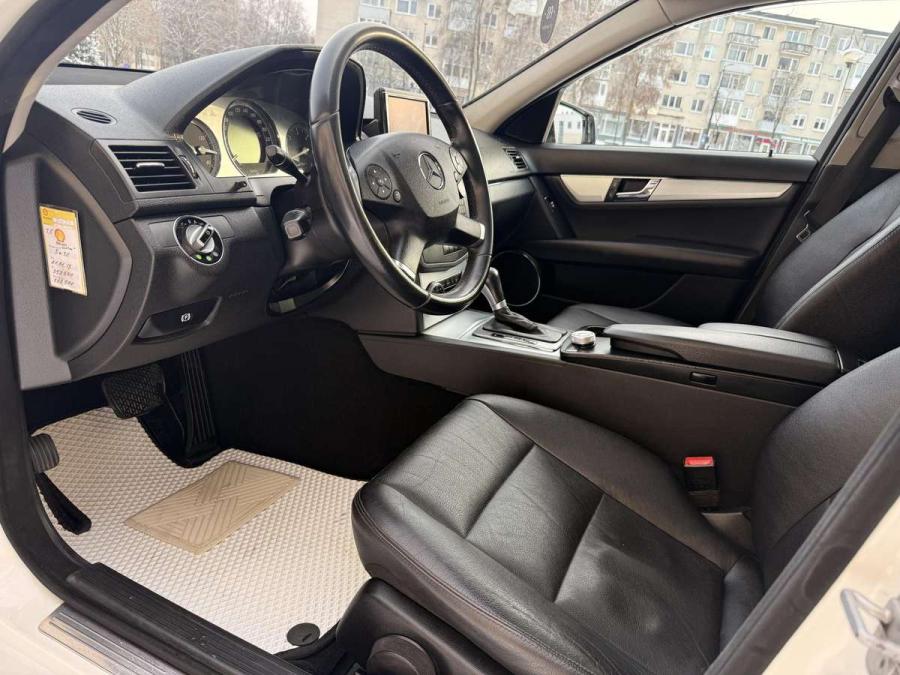 Balts Mercedes-Benz c-320 2008 Alīta, ar dzinēja tilpumu 2.99 L un nobraukumu 436 tūkst. km par 5000 €, foto 21 vietnē AUTOMOTO.COM.LV