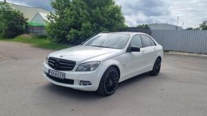 Белый Мерседес Ц 320 2008 в Каунас, объемом двигателя 3.20 л и пробегом 442 тыс. км за 3599 €, фото 3 на AUTOMOTO.COM.LV