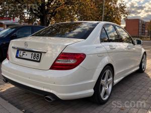 Balts Mercedes-Benz c-320 2008 Ludza, ar dzinēja tilpumu 3.00 L un nobraukumu 240 tūkst. km par 6100 €, foto 3 vietnē AUTOMOTO.COM.LV