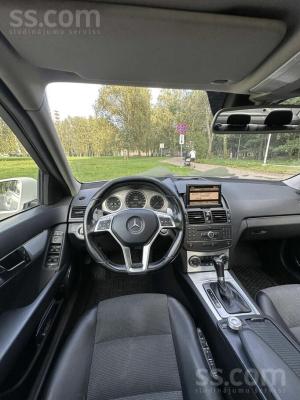 White Mercedes-Benz c-320 2009 in Riga, with an engine capacity of 3.00 L and mileage of 303 thousand km for 6100 €, photo 11 on AUTOMOTO.COM.LV