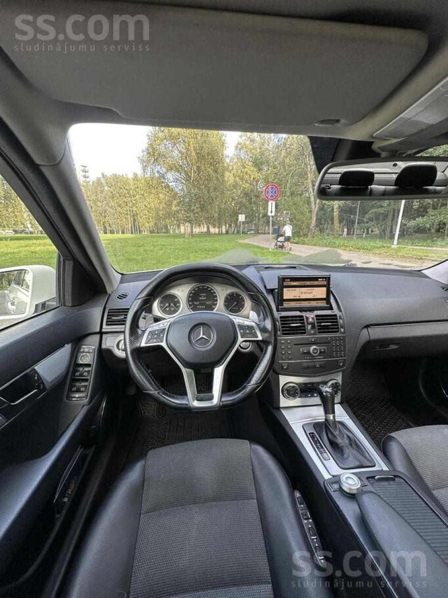 White Mercedes-Benz c-320 2009 in Riga, with an engine capacity of 3.00 L and mileage of 303 thousand km for 6100 €, photo 11 on AUTOMOTO.COM.LV