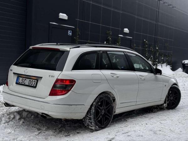 White Mercedes-Benz c-320 2008 in Klaipeda, with an engine capacity of 2.99 L and mileage of 351 thousand km for 3900 €, photo 5 on AUTOMOTO.COM.LV
