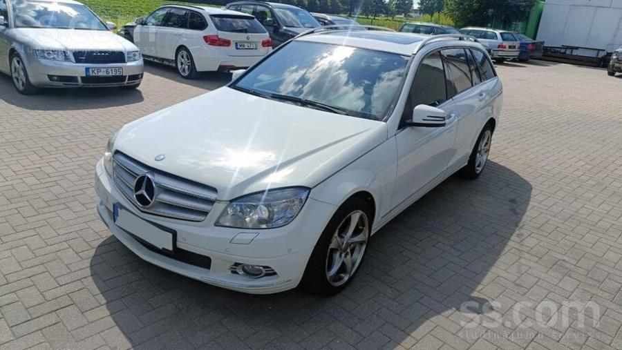 Белый Мерседес Ц 320 2008 в Рига, объемом двигателя 3.00 л и пробегом 419 тыс. км за 2500 €, фото 5 на AUTOMOTO.COM.LV