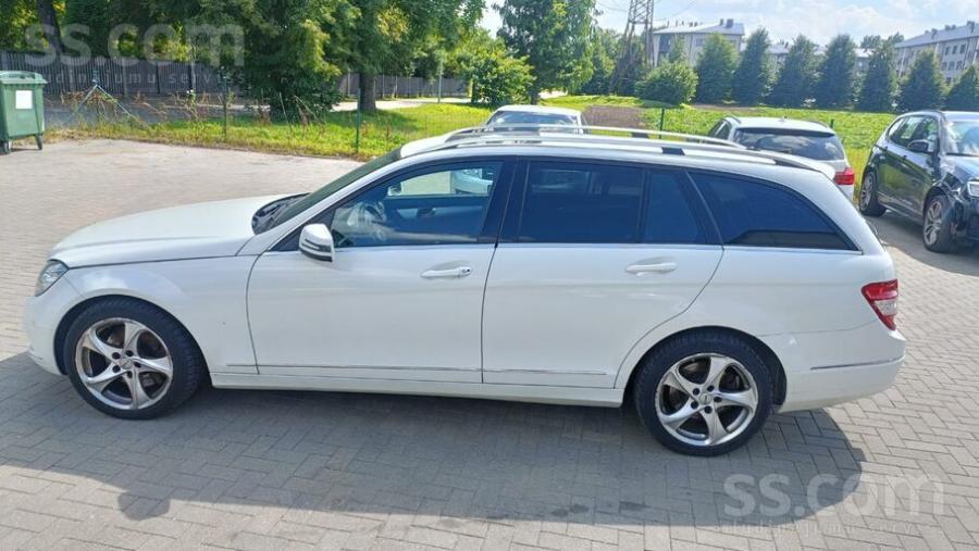 Белый Мерседес Ц 320 2008 в Рига, объемом двигателя 3.00 л и пробегом 419 тыс. км за 2500 €, фото 8 на AUTOMOTO.COM.LV