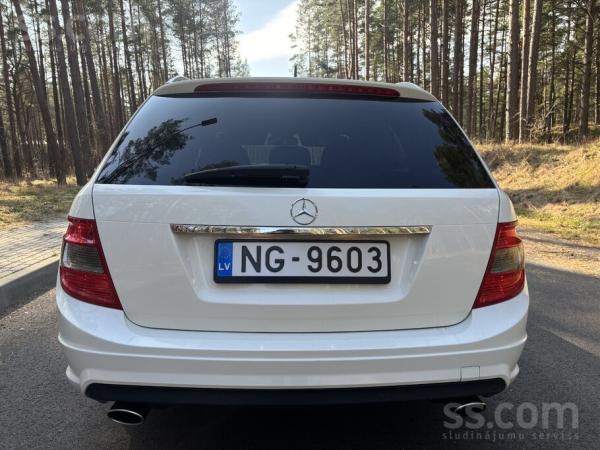 White Mercedes-Benz c-320 2009 in Riga, with an engine capacity of 3.00 L and mileage of 318 thousand km for 6700 €, photo 3 on AUTOMOTO.COM.LV