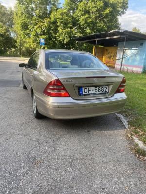 Желтый Мерседес Ц 320 2001 в Рига, объемом двигателя 3.20 л и пробегом 305 тыс. км за 2050 €, фото 4 на AUTOMOTO.COM.LV