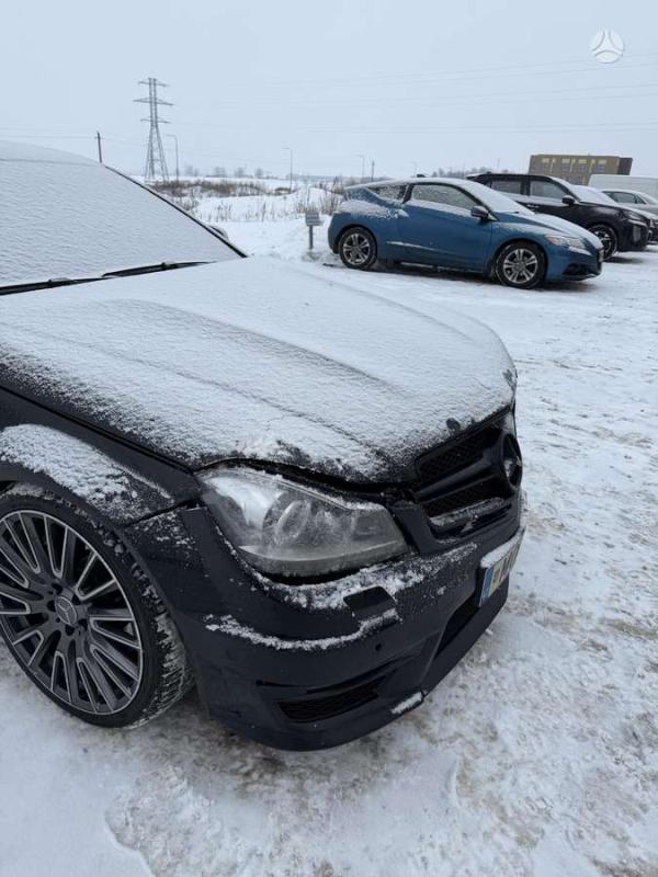 Melns Mercedes-Benz C 350 2011 Kauņa, ar dzinēja tilpumu 3.50 L un nobraukumu 155 tūkst. km par 7500 €, foto 6 vietnē AUTOMOTO.COM.LV