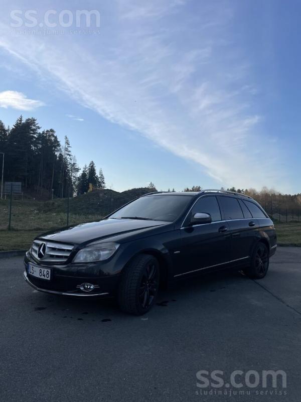 Black Mercedes-Benz C 350 2008 in Ogre, with an engine capacity of 3.00 L and mileage of 406 thousand km for 3950 €, photo 1 on AUTOMOTO.COM.LV