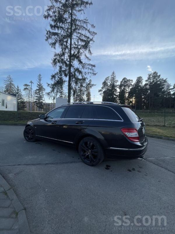 Black Mercedes-Benz C 350 2008 in Ogre, with an engine capacity of 3.00 L and mileage of 406 thousand km for 3950 €, photo 2 on AUTOMOTO.COM.LV