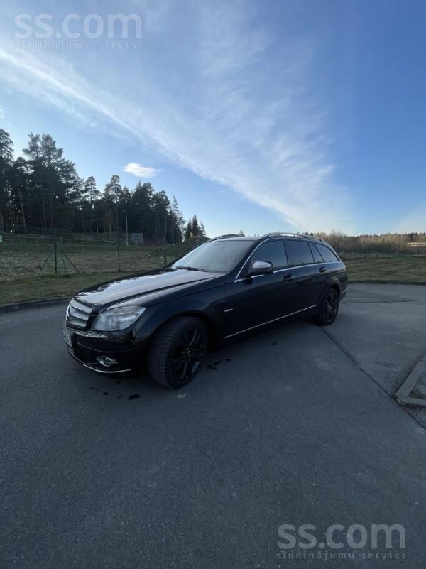 Black Mercedes-Benz C 350 2008 in Ogre, with an engine capacity of 3.00 L and mileage of 406 thousand km for 3950 €, photo 5 on AUTOMOTO.COM.LV