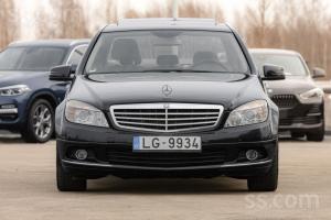 Black Mercedes-Benz C 350 2009 in Jelgava, with an engine capacity of 3.00 L and mileage of 209 thousand km for 4700 €, photo 2 on AUTOMOTO.COM.LV
