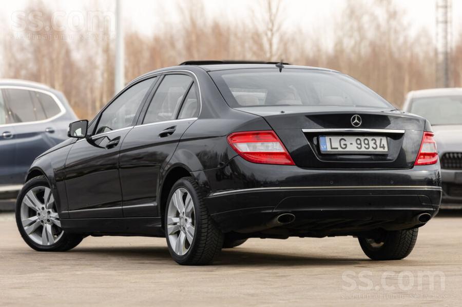 Черный Мерседес Ц 350 2009 в Елгава, объемом двигателя 3.00 л и пробегом 209 тыс. км за 4700 €, фото 5 на AUTOMOTO.COM.LV