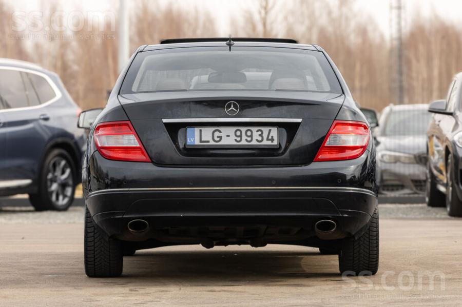 Черный Мерседес Ц 350 2009 в Елгава, объемом двигателя 3.00 л и пробегом 209 тыс. км за 4700 €, фото 6 на AUTOMOTO.COM.LV