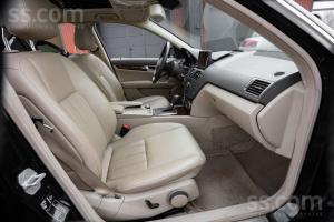 Черный Мерседес Ц 350 2009 в Елгава, объемом двигателя 3.00 л и пробегом 209 тыс. км за 4700 €, фото 23 на AUTOMOTO.COM.LV