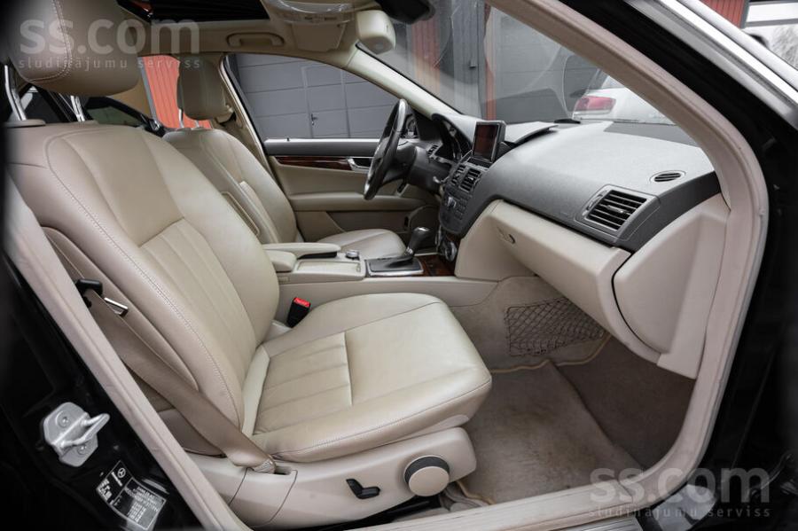 Черный Мерседес Ц 350 2009 в Елгава, объемом двигателя 3.00 л и пробегом 209 тыс. км за 4700 €, фото 23 на AUTOMOTO.COM.LV