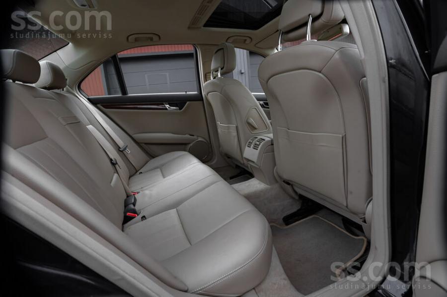 Черный Мерседес Ц 350 2009 в Елгава, объемом двигателя 3.00 л и пробегом 209 тыс. км за 4700 €, фото 25 на AUTOMOTO.COM.LV