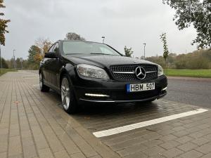 Черный Мерседес Ц 350 2010 в Вильнюс, объемом двигателя 3.00 л и пробегом 330 тыс. км за 4650 €, фото  на AUTOMOTO.COM.LV