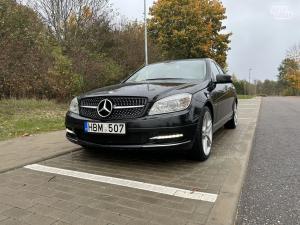 Black Mercedes-Benz C 350 2010 in Vilnius, with an engine capacity of 3.00 L and mileage of 330 thousand km for 4650 €, photo 3 on AUTOMOTO.COM.LV