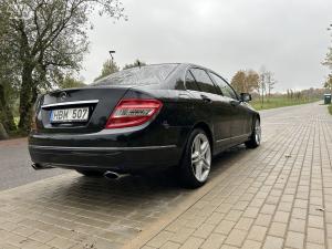 Black Mercedes-Benz C 350 2010 in Vilnius, with an engine capacity of 3.00 L and mileage of 330 thousand km for 4650 €, photo 4 on AUTOMOTO.COM.LV