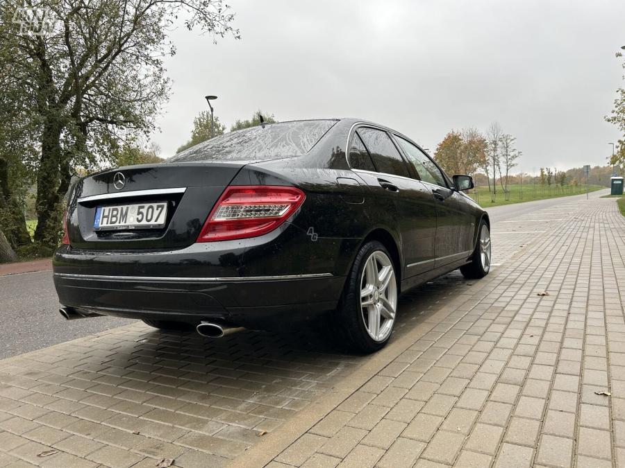 Black Mercedes-Benz C 350 2010 in Vilnius, with an engine capacity of 3.00 L and mileage of 330 thousand km for 4650 €, photo 4 on AUTOMOTO.COM.LV