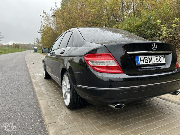 Черный Мерседес Ц 350 2010 в Вильнюс, объемом двигателя 3.00 л и пробегом 330 тыс. км за 4650 €, фото 6 на AUTOMOTO.COM.LV
