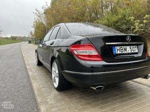Black Mercedes-Benz C 350 2010 in Vilnius, with an engine capacity of 3.00 L and mileage of 330 thousand km for 4650 €, photo 6 on AUTOMOTO.COM.LV