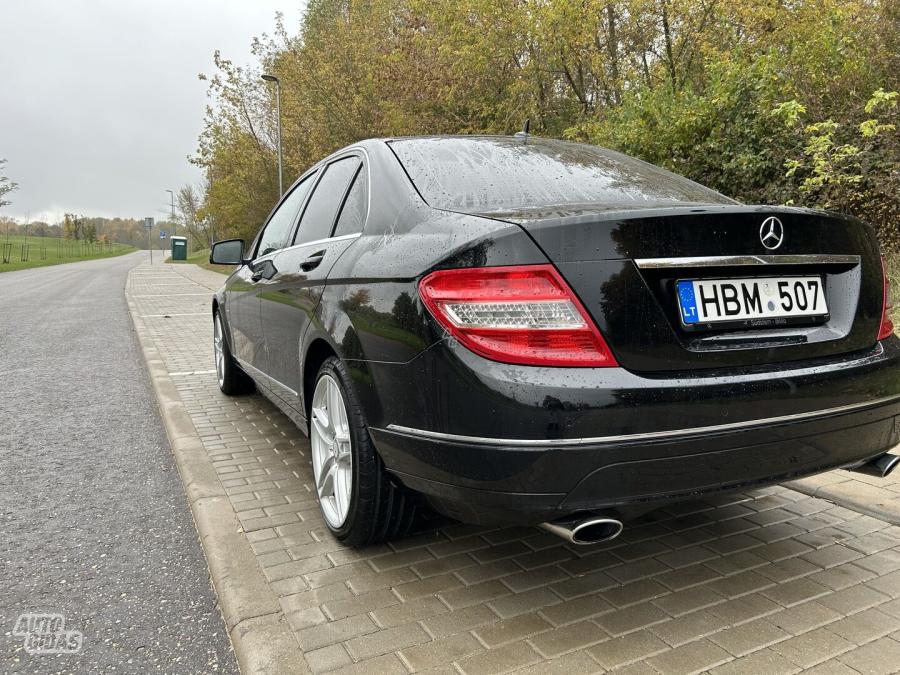Black Mercedes-Benz C 350 2010 in Vilnius, with an engine capacity of 3.00 L and mileage of 330 thousand km for 4650 €, photo 6 on AUTOMOTO.COM.LV