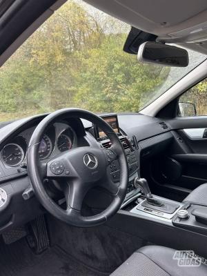 Black Mercedes-Benz C 350 2010 in Vilnius, with an engine capacity of 3.00 L and mileage of 330 thousand km for 4650 €, photo 9 on AUTOMOTO.COM.LV