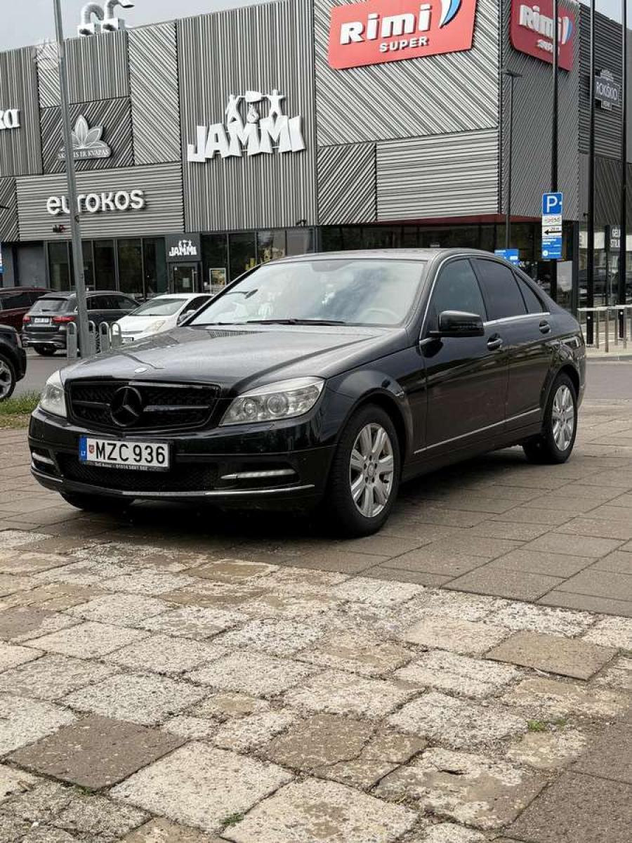 Black Mercedes-Benz C 350 2010 in Vilnius, with an engine capacity of 3.00 L and mileage of 261 thousand km for 8700 €, photo 1 on AUTOMOTO.COM.LV