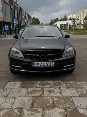 Black Mercedes-Benz C 350 2010 in Vilnius, with an engine capacity of 3.00 L and mileage of 261 thousand km for 8700 €, photo 3 on AUTOMOTO.COM.LV