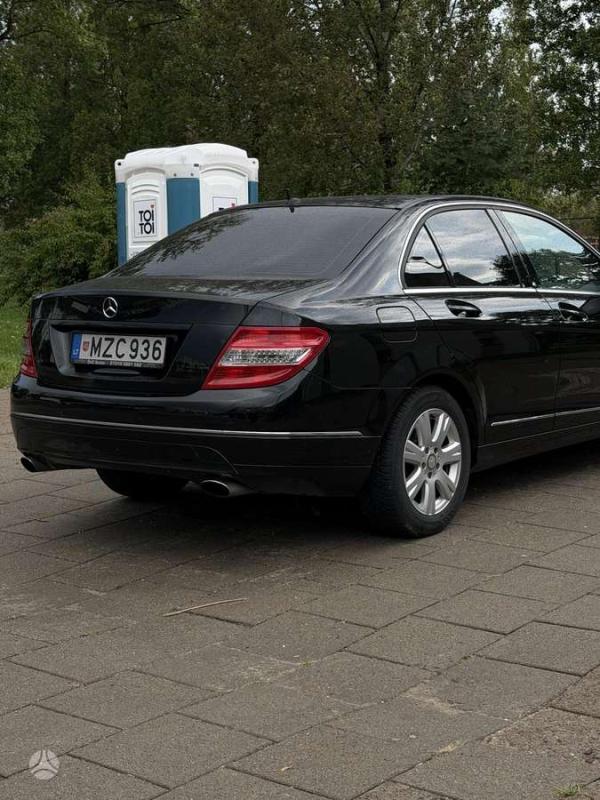 Черный Мерседес Ц 350 2010 в Вильнюс, объемом двигателя 3.00 л и пробегом 261 тыс. км за 8700 €, фото 4 на AUTOMOTO.COM.LV