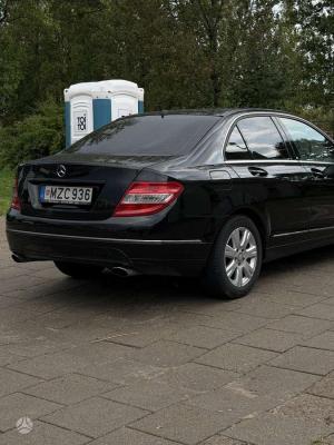 Black Mercedes-Benz C 350 2010 in Vilnius, with an engine capacity of 3.00 L and mileage of 261 thousand km for 8700 €, photo 4 on AUTOMOTO.COM.LV