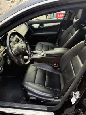 Black Mercedes-Benz C 350 2010 in Vilnius, with an engine capacity of 3.00 L and mileage of 261 thousand km for 8700 €, photo 7 on AUTOMOTO.COM.LV
