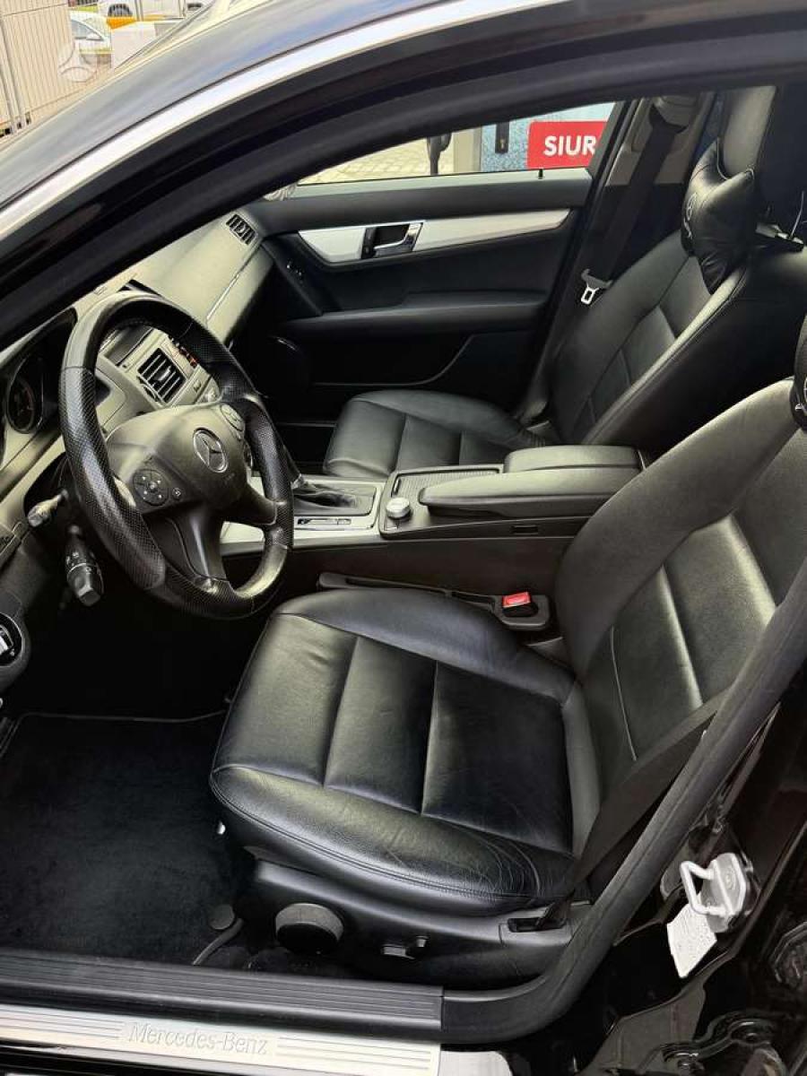 Black Mercedes-Benz C 350 2010 in Vilnius, with an engine capacity of 3.00 L and mileage of 261 thousand km for 8700 €, photo 7 on AUTOMOTO.COM.LV