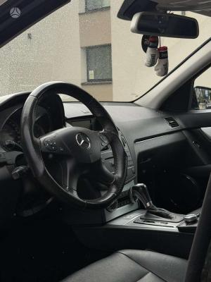 Black Mercedes-Benz C 350 2010 in Vilnius, with an engine capacity of 3.00 L and mileage of 261 thousand km for 8700 €, photo 8 on AUTOMOTO.COM.LV