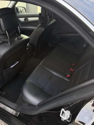 Black Mercedes-Benz C 350 2010 in Vilnius, with an engine capacity of 3.00 L and mileage of 261 thousand km for 8700 €, photo 9 on AUTOMOTO.COM.LV