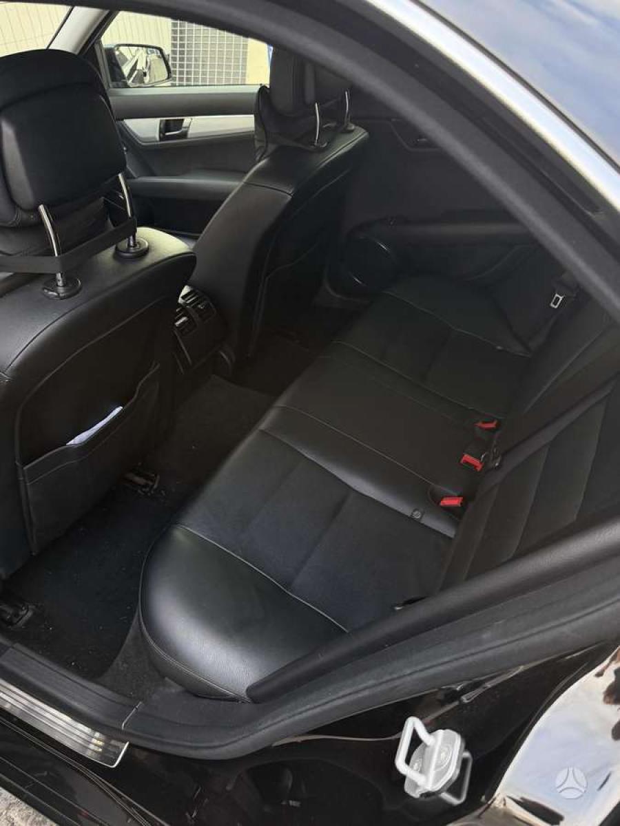 Black Mercedes-Benz C 350 2010 in Vilnius, with an engine capacity of 3.00 L and mileage of 261 thousand km for 8700 €, photo 9 on AUTOMOTO.COM.LV