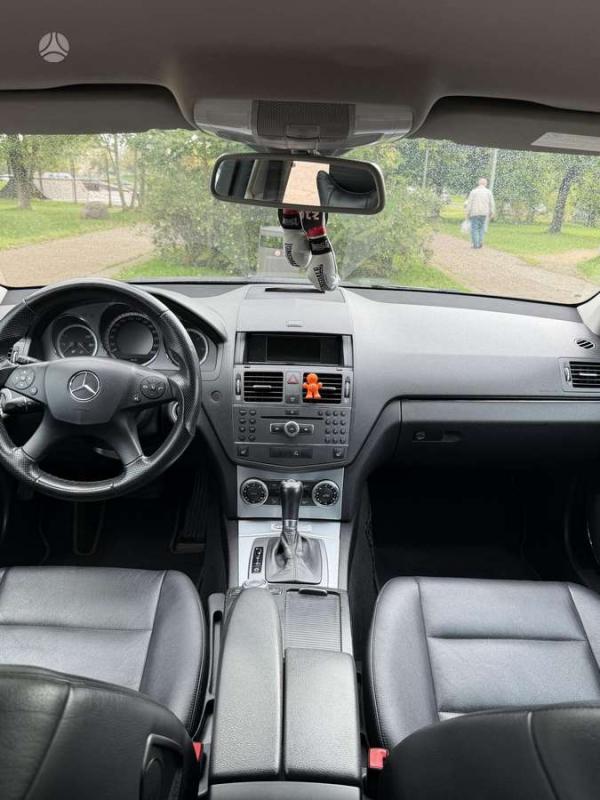 Черный Мерседес Ц 350 2010 в Вильнюс, объемом двигателя 3.00 л и пробегом 261 тыс. км за 8700 €, фото 10 на AUTOMOTO.COM.LV