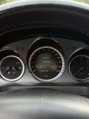 Black Mercedes-Benz C 350 2010 in Vilnius, with an engine capacity of 3.00 L and mileage of 261 thousand km for 8700 €, photo 12 on AUTOMOTO.COM.LV