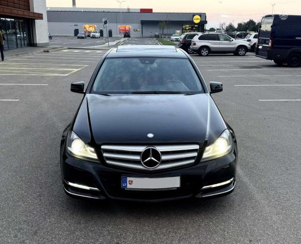 Black Mercedes-Benz C 350 2011 in Kaunas, with an engine capacity of 2.99 L and mileage of 183 thousand km for 11300 €, photo 1 on AUTOMOTO.COM.LV